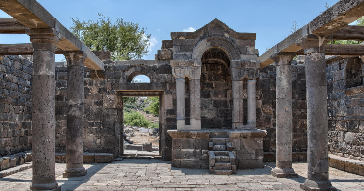 Umm el-Kanatir Synagogue Torah Shrine | Posen Library