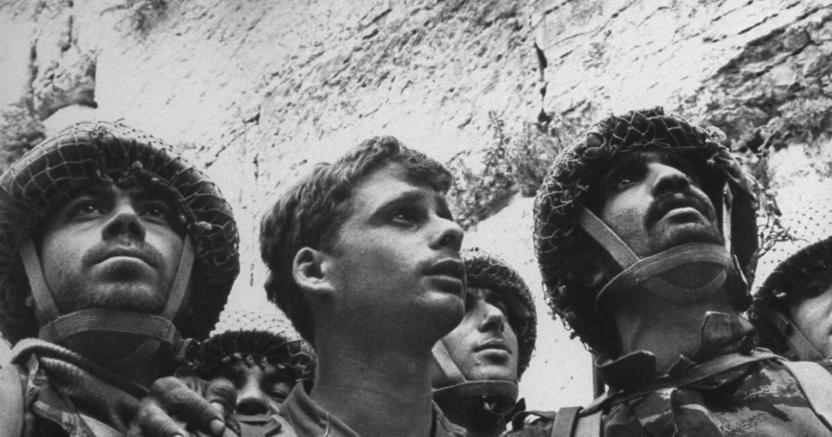 Paratroopers at the Western Wall, June 7, 1967 | Posen Library