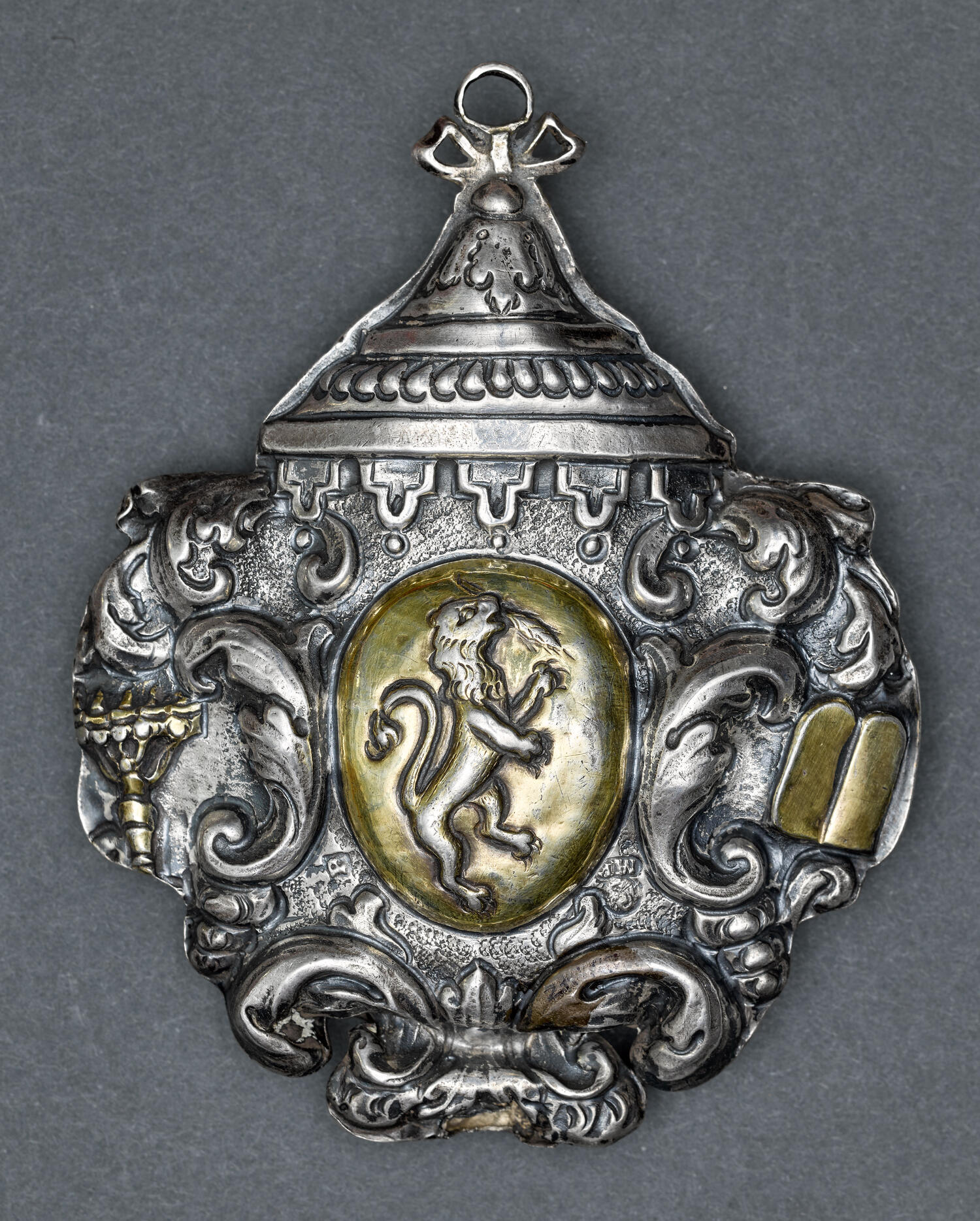 Amulet with Coat of Arms | Posen Library